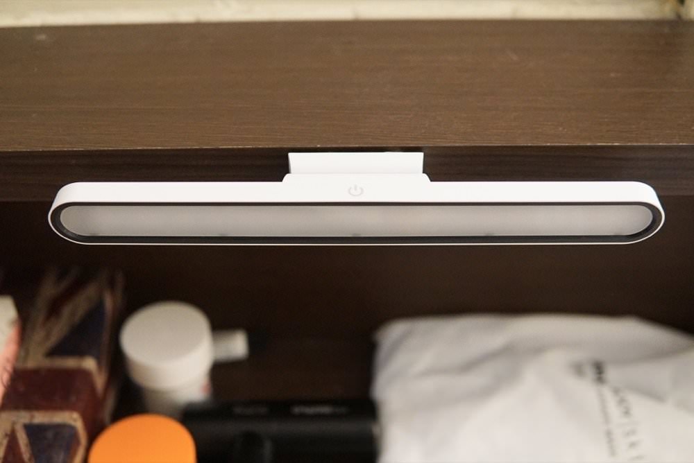 可攜式無線檯燈推薦-FUNY便攜LED護眼檯燈不刺眼好舒服！｜ElsaChen | 媽咪拜MamiBuy