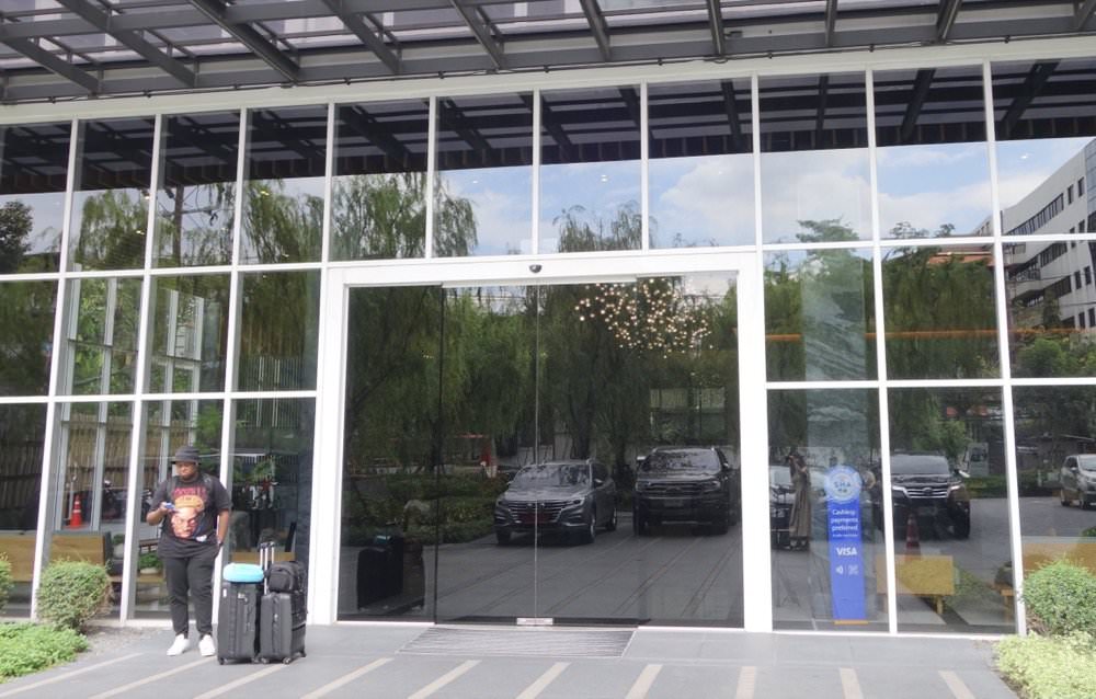 曼谷飯店推薦｜Siamese Exclusive 42曼谷公寓式飯店，近BTS兩房一廳，有廚房、客廳、餐桌、洗衣機、小陽台，方便舒適像家一樣 ...