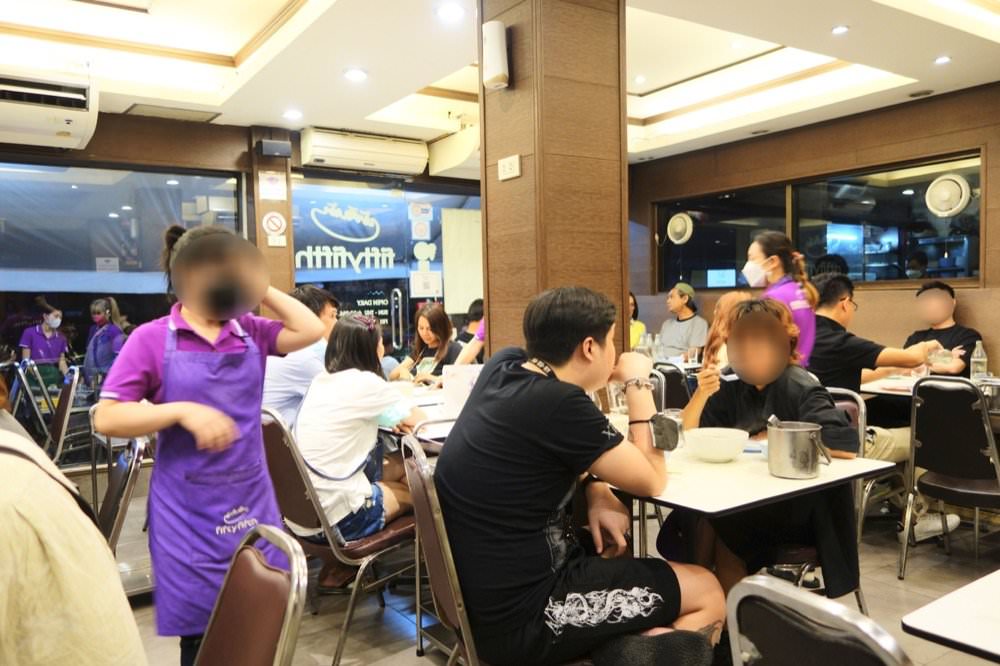 曼谷通羅宵夜美食｜55 Pochana 泰式料理！開到凌晨的泰國在地熱炒店！ - Elsa旅遊親子生活