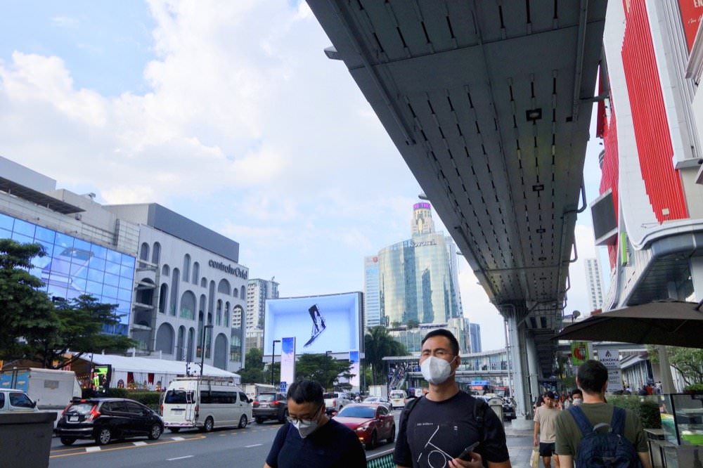 曼谷換泰銖 | BTS Chit lom奇隆站匯率最佳綠色SuperRich換錢所，還有橘色SuperRich、藍色Grand ...