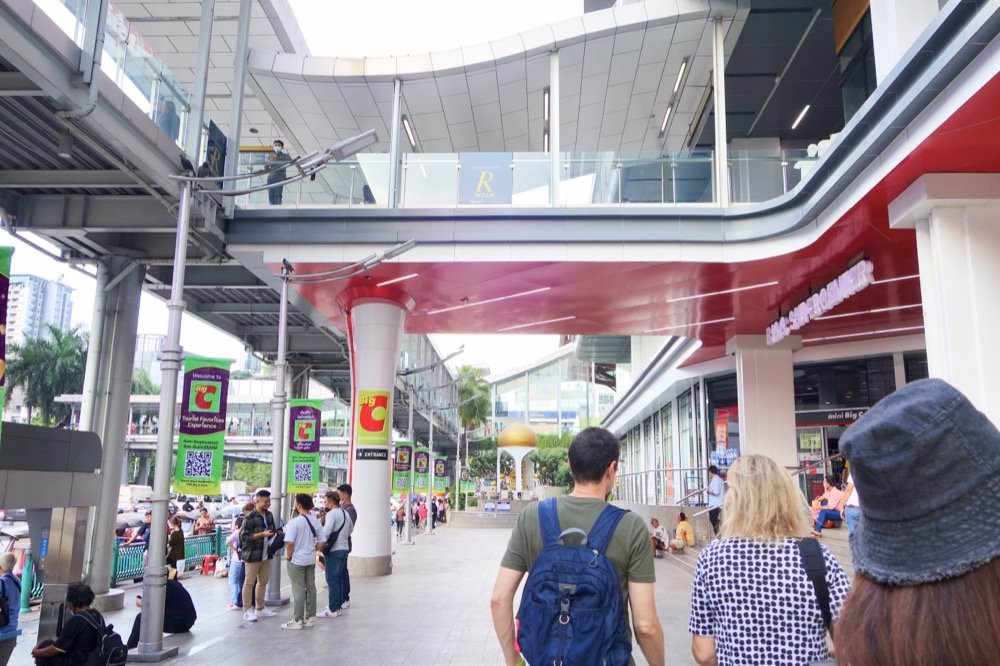 曼谷換泰銖 | BTS Chit lom奇隆站匯率最佳綠色SuperRich換錢所，還有橘色SuperRich、藍色Grand ...