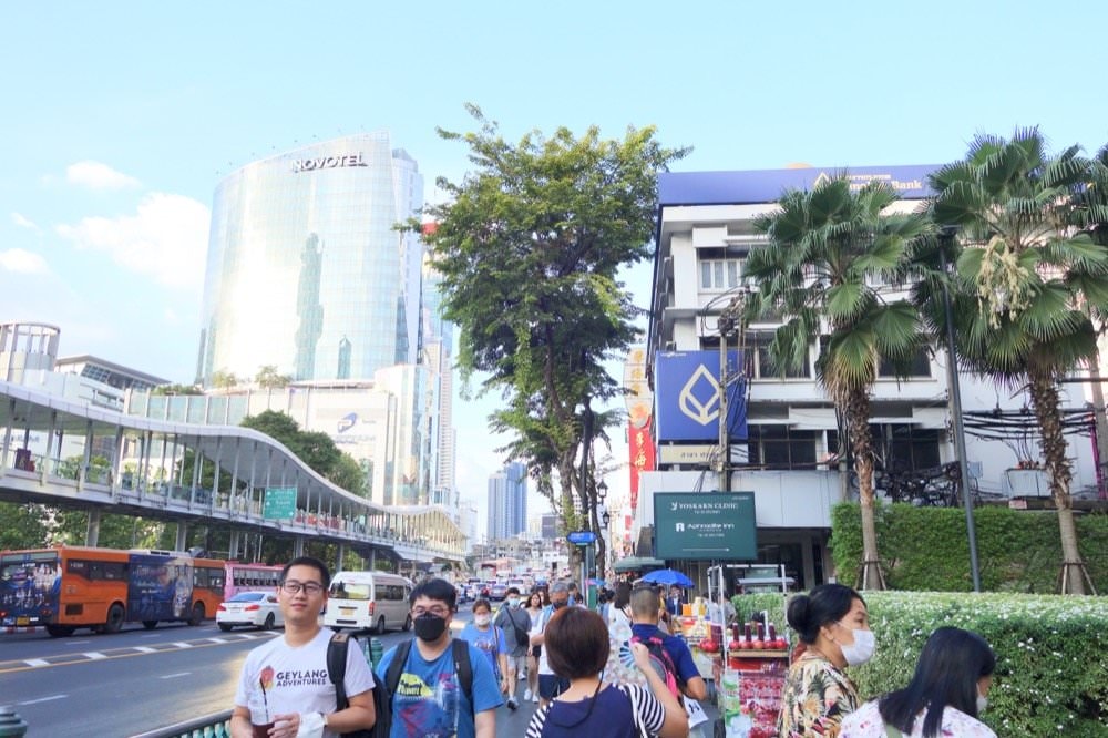 曼谷換泰銖 | BTS Chit lom奇隆站匯率最佳綠色SuperRich換錢所，還有橘色SuperRich、藍色Grand ...