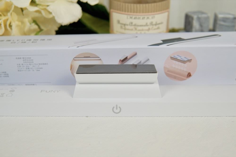 可攜式無線充電檯燈推薦【FUNY便攜LED護眼檯燈】三種色調無段式調光！3M黏膠隨處磁吸照亮(宿舍燈/書桌燈/露營燈/化妝檯/衣櫃都適合) - Elsa旅遊親子生活