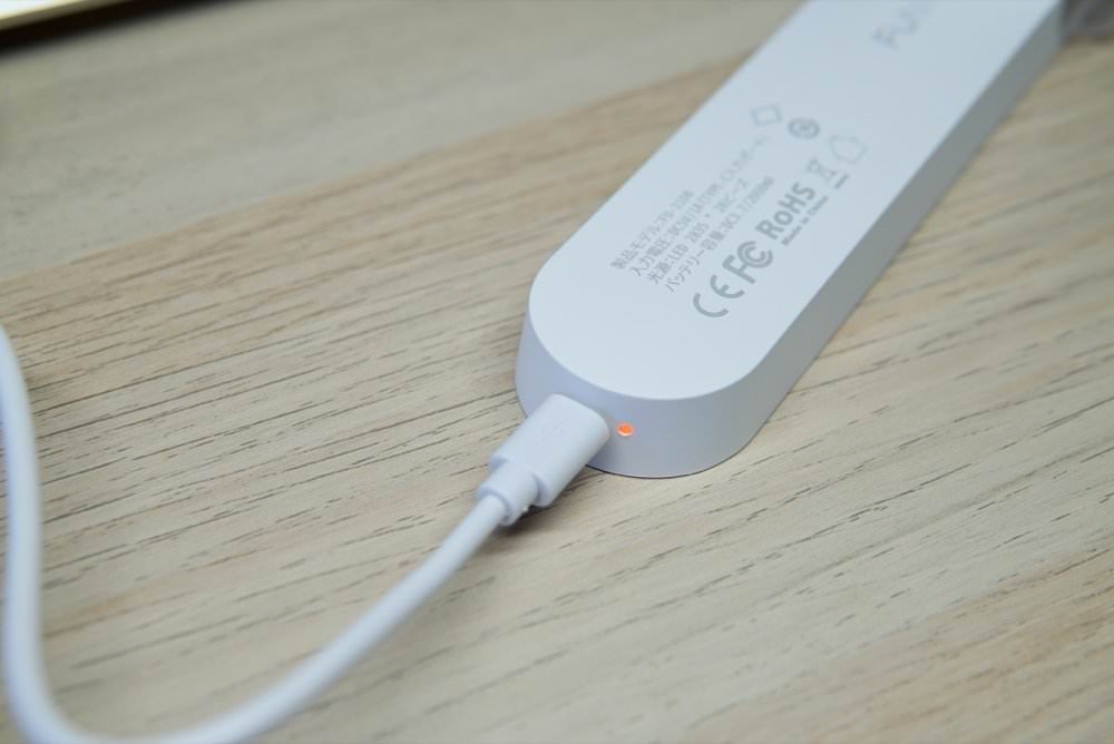 可攜式無線充電檯燈推薦【FUNY便攜LED護眼檯燈】三種色調無段式調光！3M黏膠隨處磁吸照亮(宿舍燈/書桌燈/露營燈/化妝檯/衣櫃都適合) - Elsa旅遊親子生活