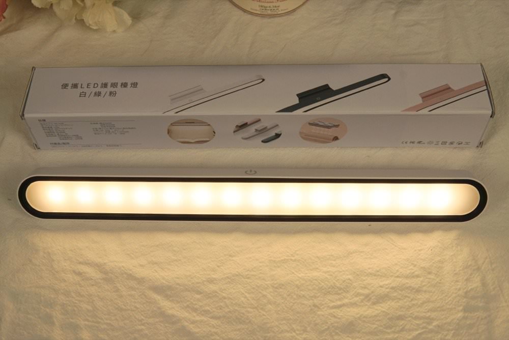 可攜式無線充電檯燈推薦【FUNY便攜LED護眼檯燈】三種色調無段式調光！3M黏膠隨處磁吸照亮(宿舍燈/書桌燈/露營燈/化妝檯/衣櫃都適合) - Elsa旅遊親子生活